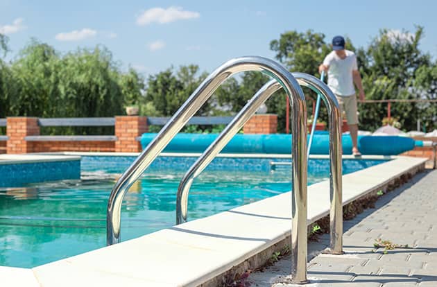 How to Handle Common Swimming Pool Mishaps - dummies